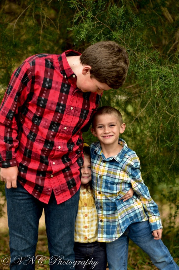 Angels in disguise – McPherson family session – VNC Photography